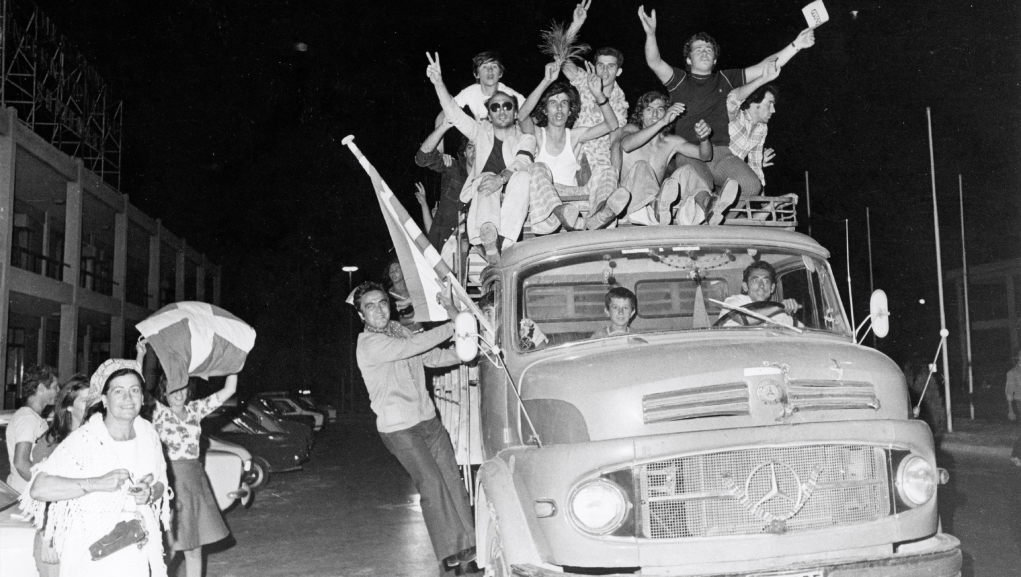 50 Χρόνια Μεταπολίτευση - 24 Ιουλίου 1974 | ert.gr