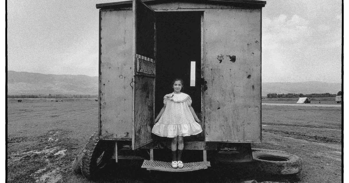 "Τρεις δρόμοι: Constantine Manos, Nikos Economopoulos, Enri Canaj"